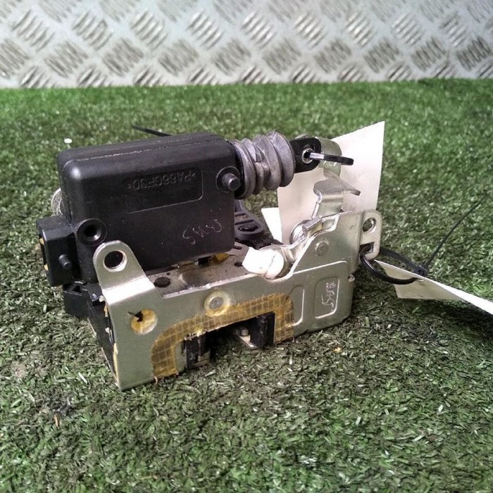 SERRURE PORTE AVANT DROITE : 8200735224 | DACIA DUSTER I Phase 1 (de ...