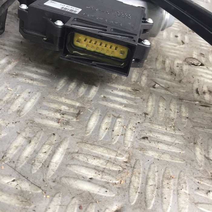 LEVE VITRE ELECTRIQUE AVANT DROIT : 1107591 | FORD GALAXY I PHASE 2 (DE ...