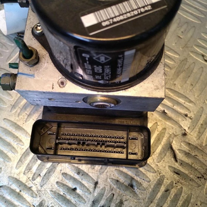 BLOC ABS : 7701208531 | RENAULT LAGUNA II Phase 1 (de Nov-2000 à Mar-2005)