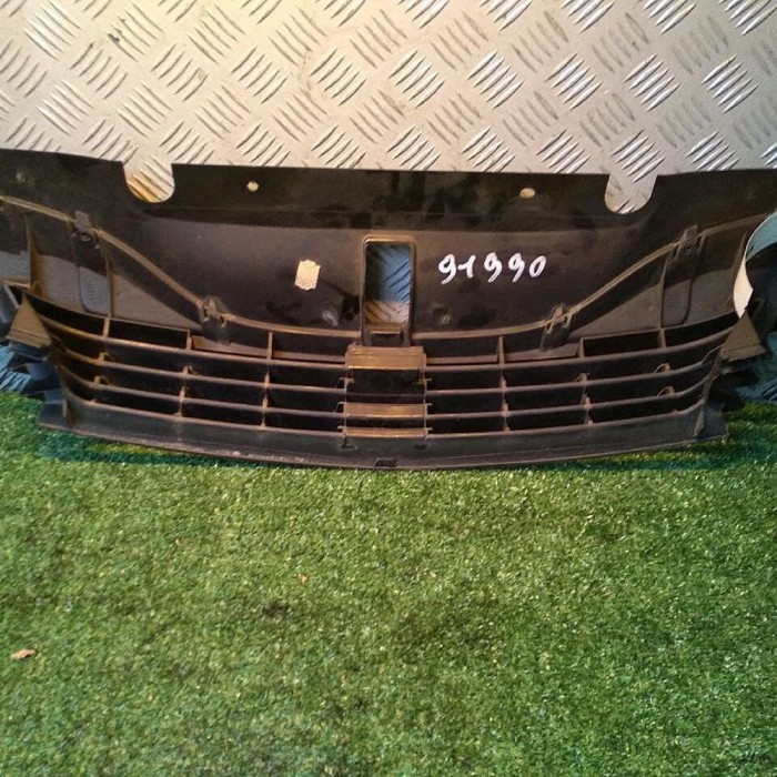 CALANDRE : 8200390126 | RENAULT LAGUNA II Phase 1 (de Nov-2000 à Mar-2005)