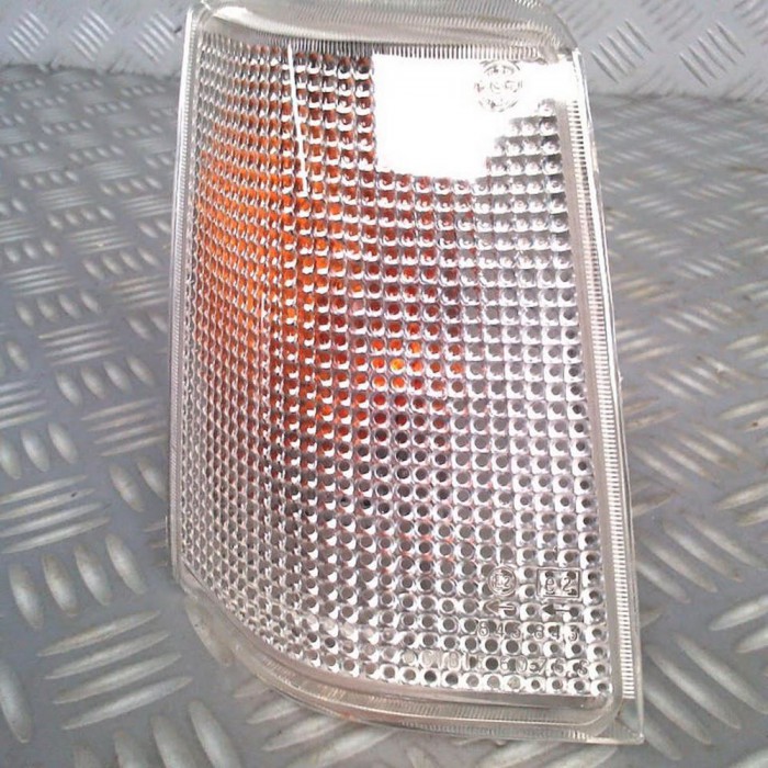 CLIGNOTANT AVANT DROIT : Z | RENAULT R25 I PHASE 1 (DE MAR-1984 À JUI-1988)