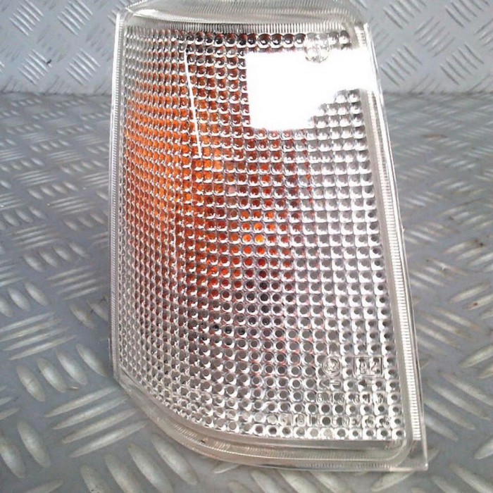 CLIGNOTANT AVANT DROIT : Z | RENAULT R25 I PHASE 1 (DE MAR-1984 À JUI-1988)